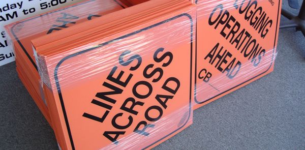 Custom Plastic Signs & Yard Signs | Signs Now