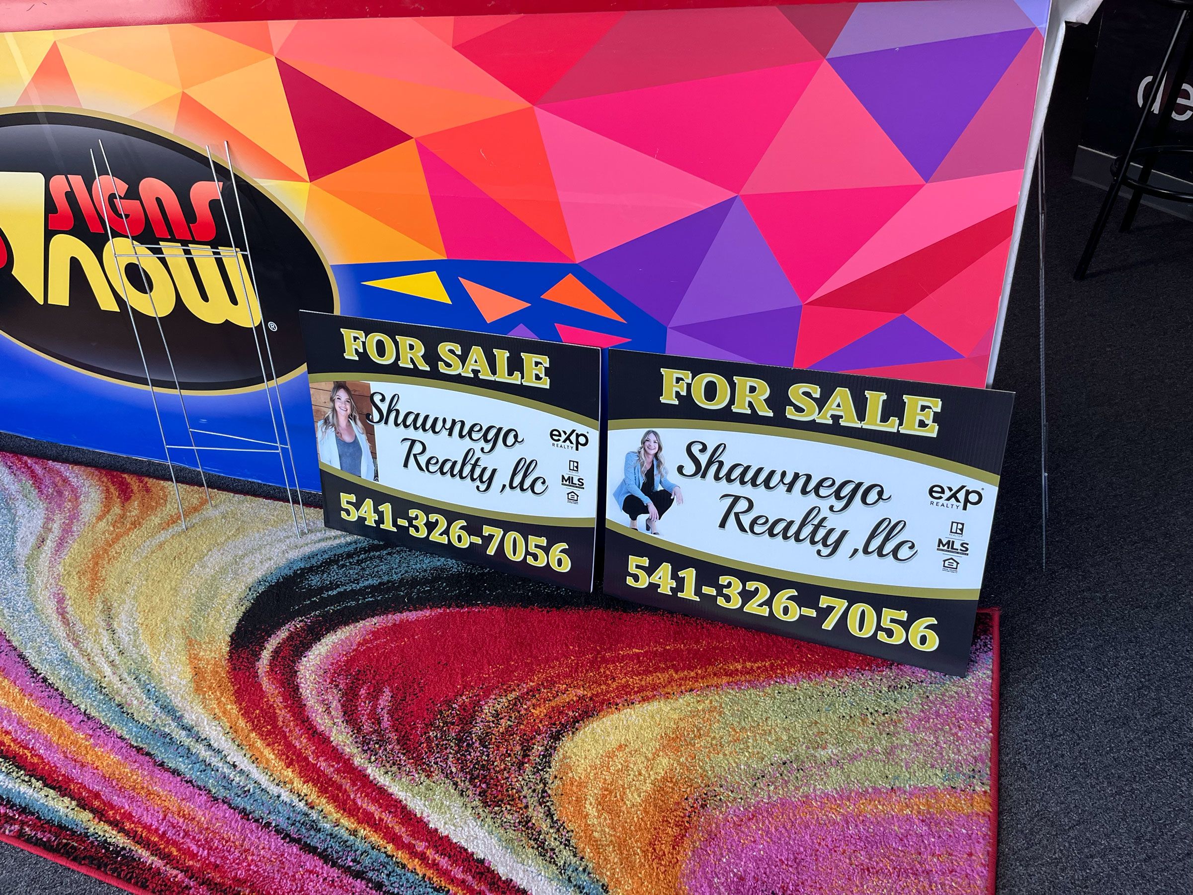 Custom Plastic Signs & Yard Signs | Signs Now Medford