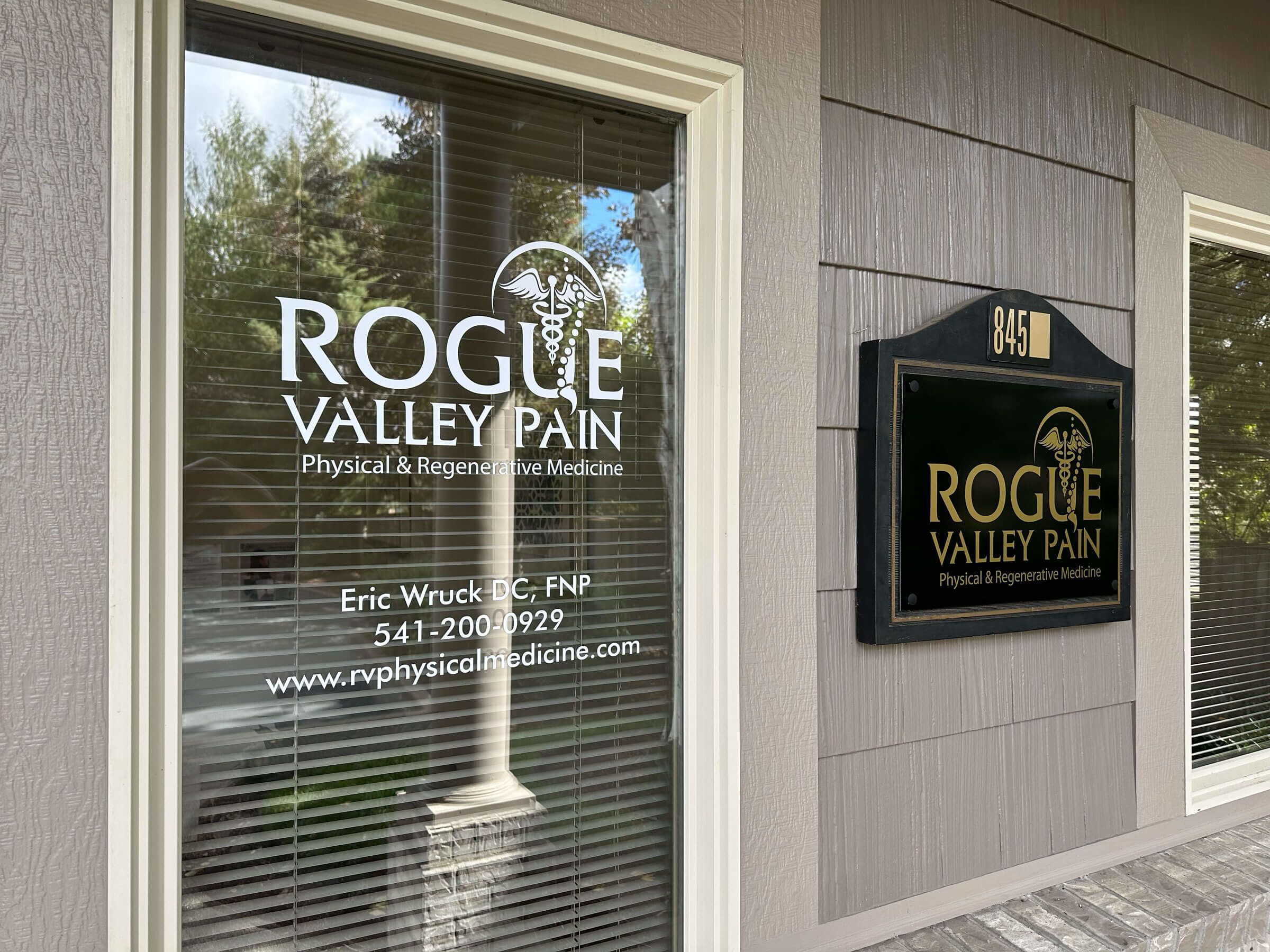 Custom Graphics & Vinyl Decals | Signs Now Medford