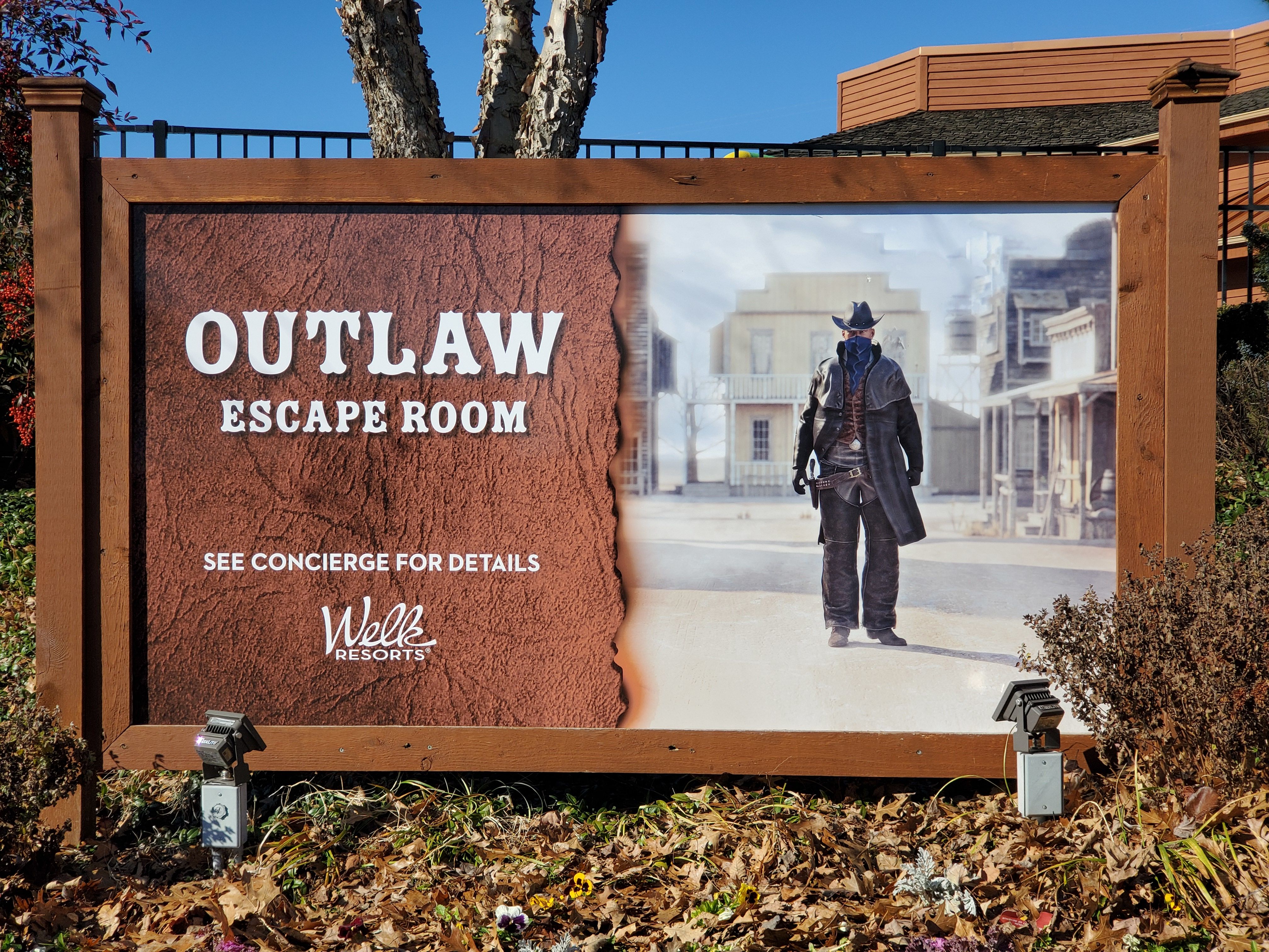 Custom Outdoor Billboard Signs | Signs Now [centername]